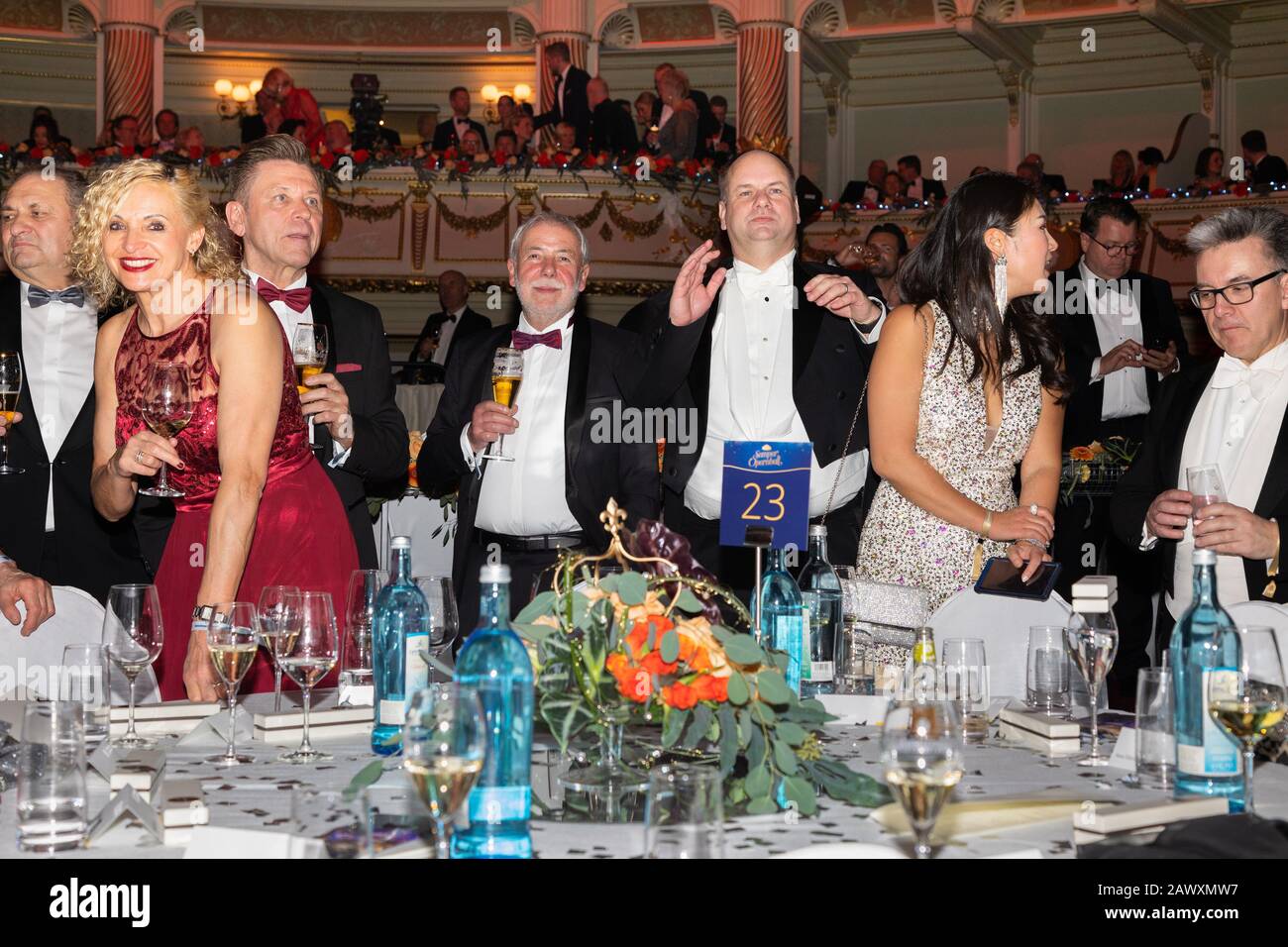 Dirk Hilbert mit Ehefrau Su Yeon Hilbert beim 15.SemperOpernball 2020 ...