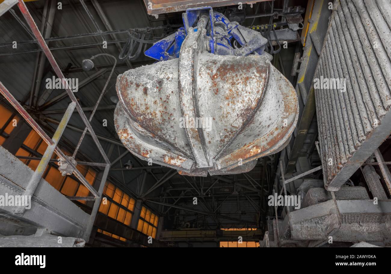 Fabrik kran -Fotos und -Bildmaterial in hoher Auflösung – Alamy