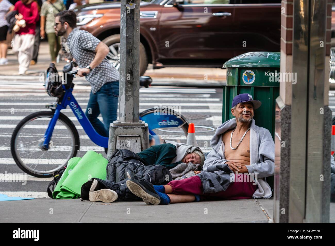 Homeless person manhattan -Fotos und -Bildmaterial in hoher Auflösung ...