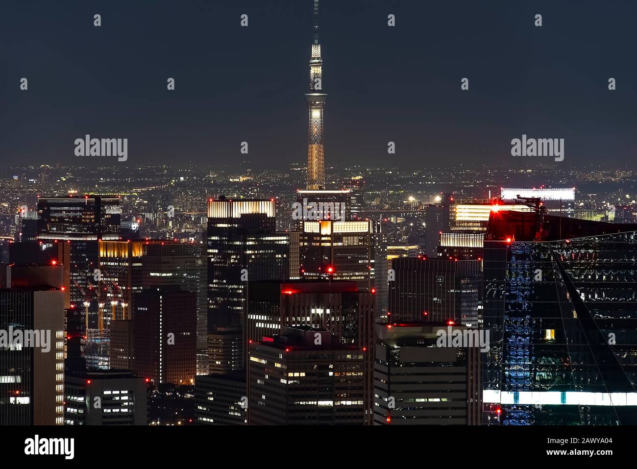 Beleuchteter tokyo turm -Fotos und -Bildmaterial in hoher Auflösung – Alamy