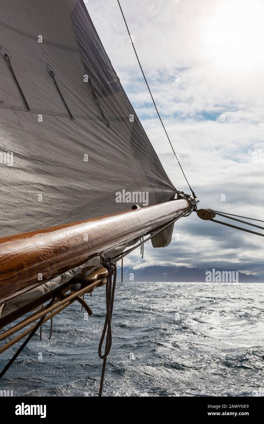 Segelboot mast -Fotos und -Bildmaterial in hoher Auflösung – Alamy