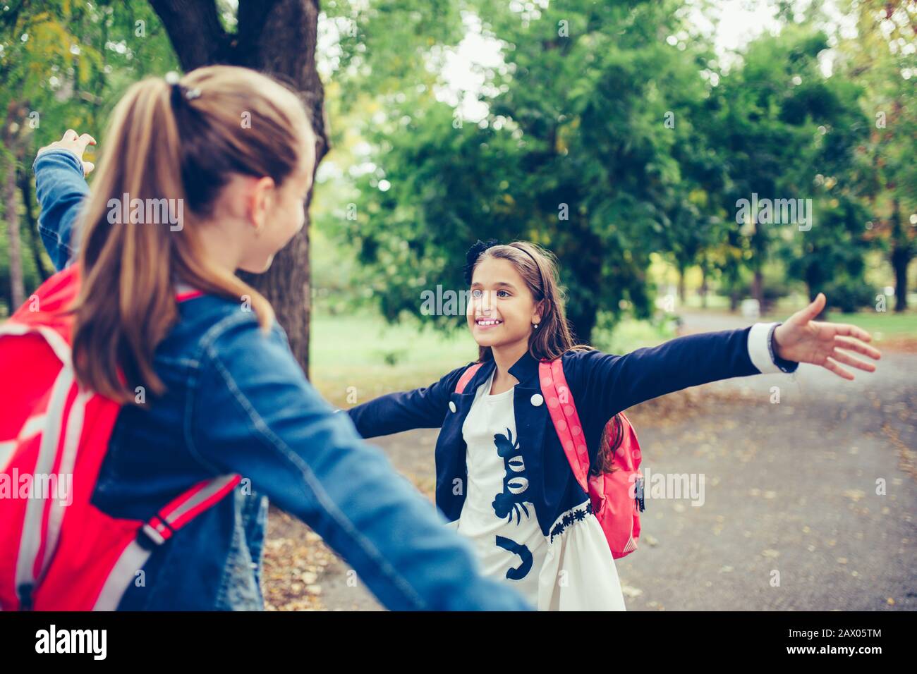 Sich Mit Freunden Treffen Stockfotos und -bilder Kaufen - Alamy
