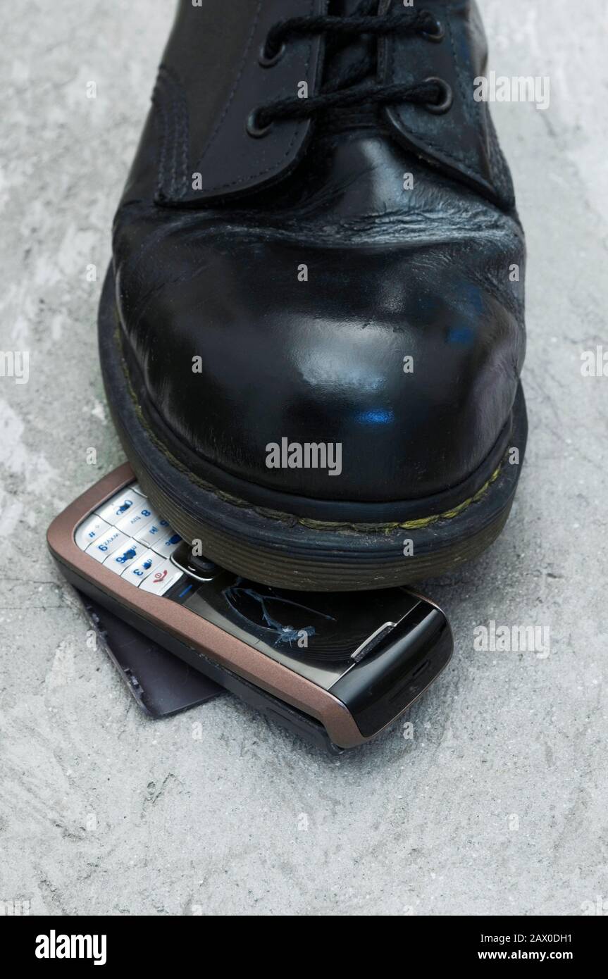 Broken boot -Fotos und -Bildmaterial in hoher Auflösung – Alamy