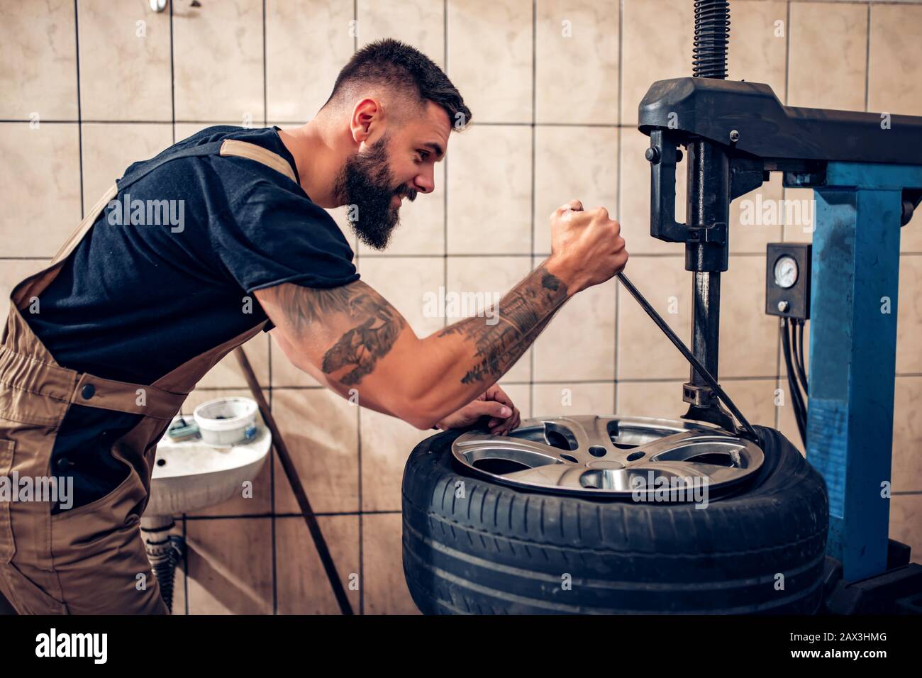 Mechaniker Autowerkstatt Stockfotos und -bilder Kaufen - Alamy
