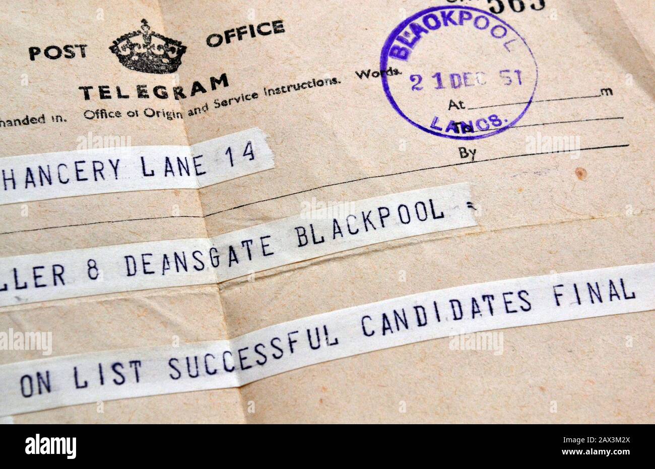 Ein Telegramm der UK Post Office aus dem Jahr 1951, das jemanden in ...