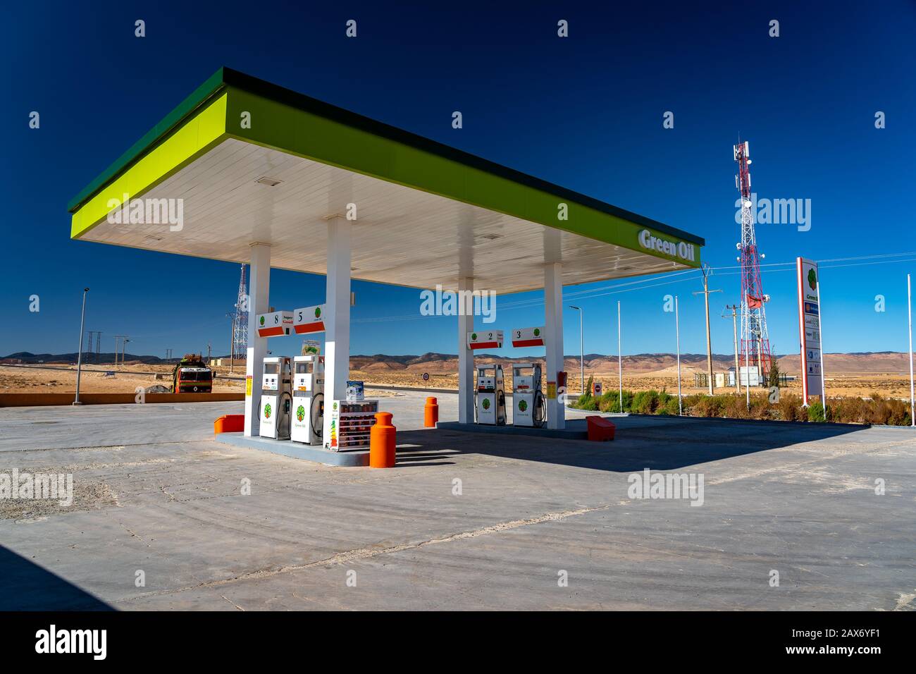Autobahn tower tankstelle turm -Fotos und -Bildmaterial in hoher ...