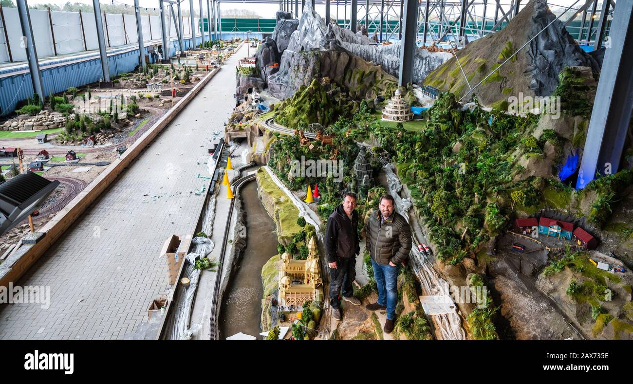 Bispingen, Deutschland. Februar 2020. Der Gastronom Frank Blin (r) und ...