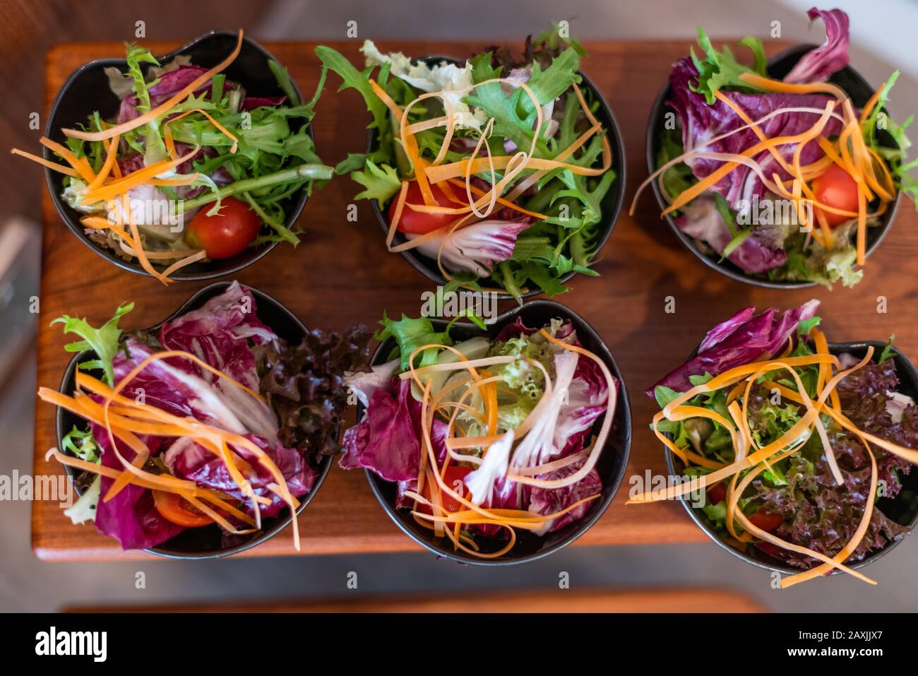 Salad bowls -Fotos und -Bildmaterial in hoher Auflösung – Alamy