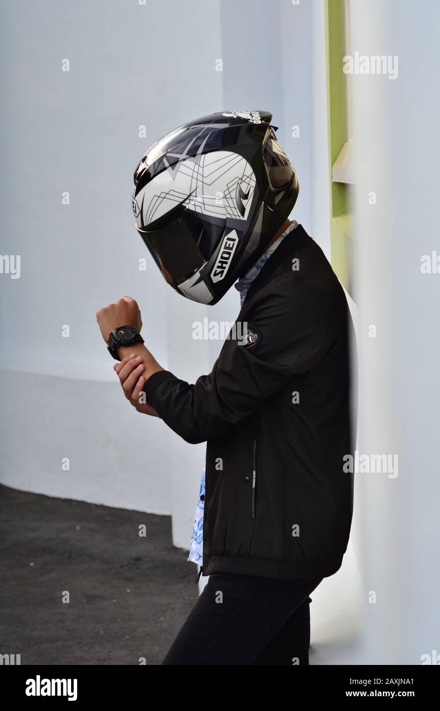 Shoei motorradhelm -Fotos und -Bildmaterial in hoher Auflösung – Alamy