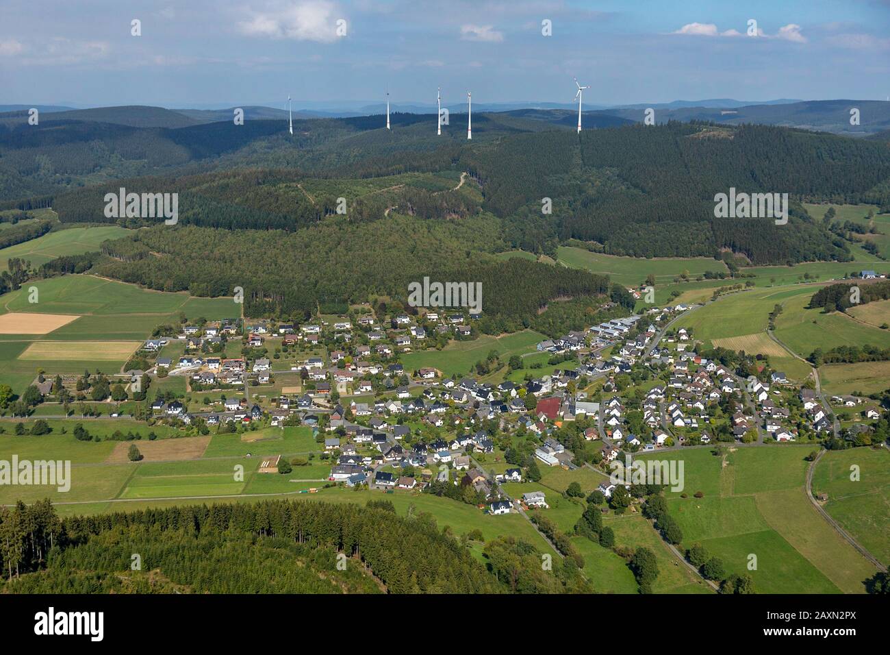 Luftaufnahmen, Luftbild, Hilchenbacher Stadtteil Helberhausen, Windpark ...