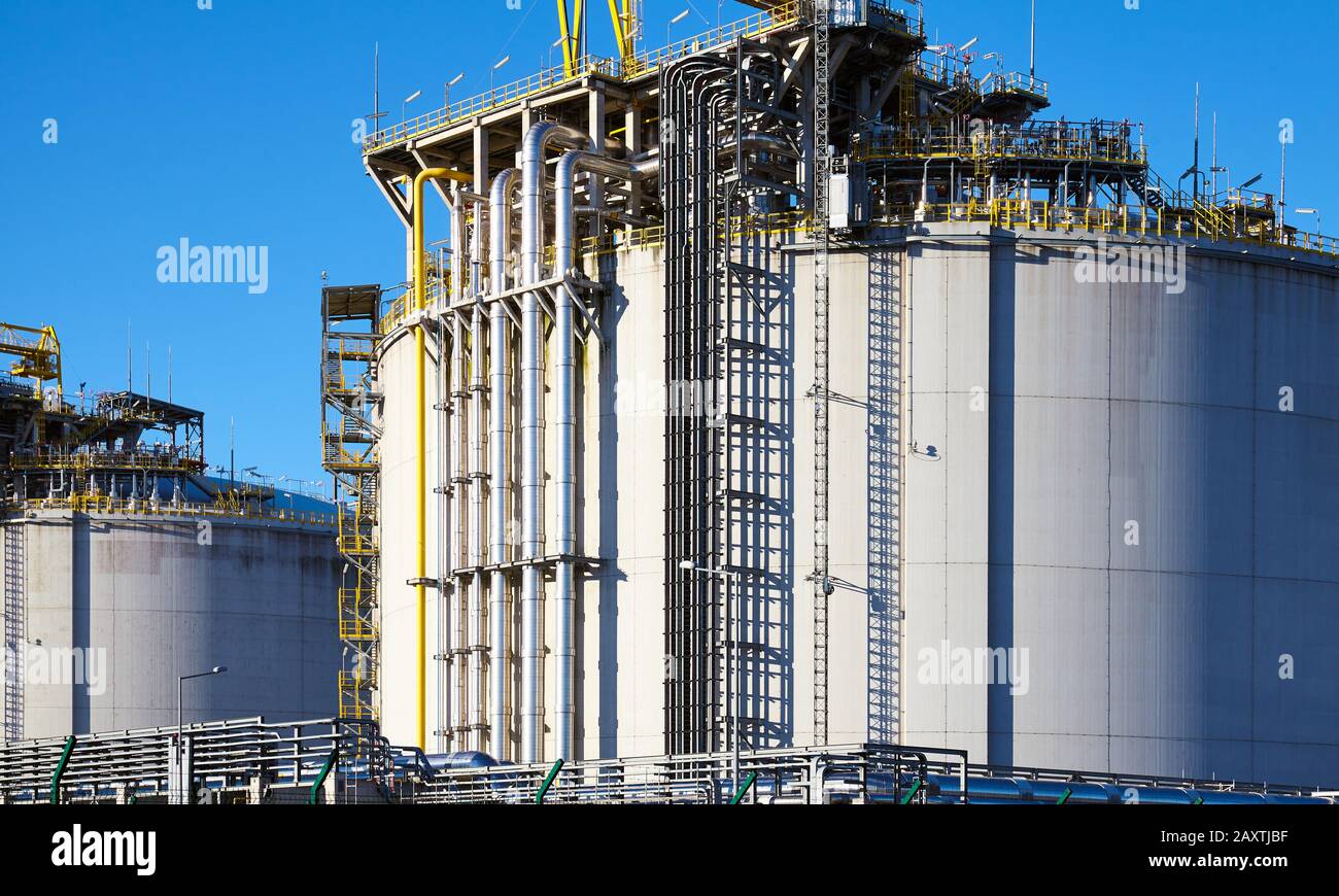 Gas storage tanks -Fotos und -Bildmaterial in hoher Auflösung – Alamy