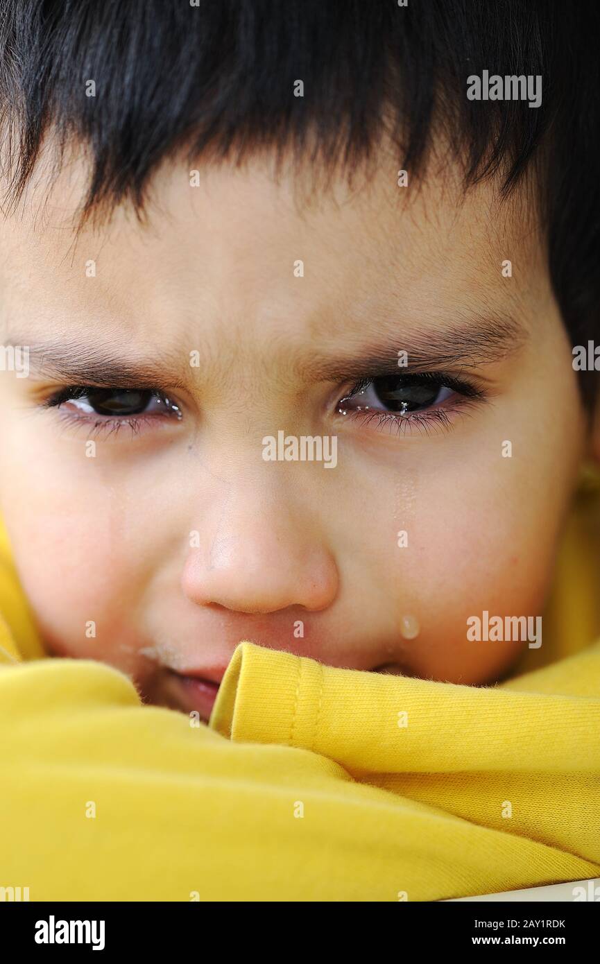 Schmollmund weinen -Fotos und -Bildmaterial in hoher Auflösung – Alamy