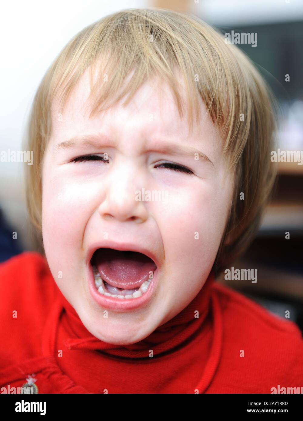 Baby pout cry -Fotos und -Bildmaterial in hoher Auflösung – Alamy