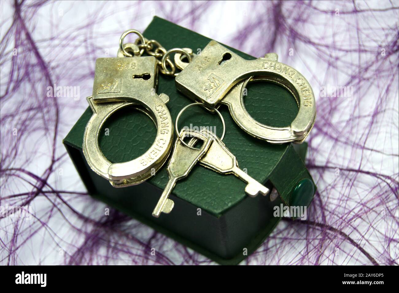 Handschellen Angelegt Stockfotos und -bilder Kaufen - Alamy