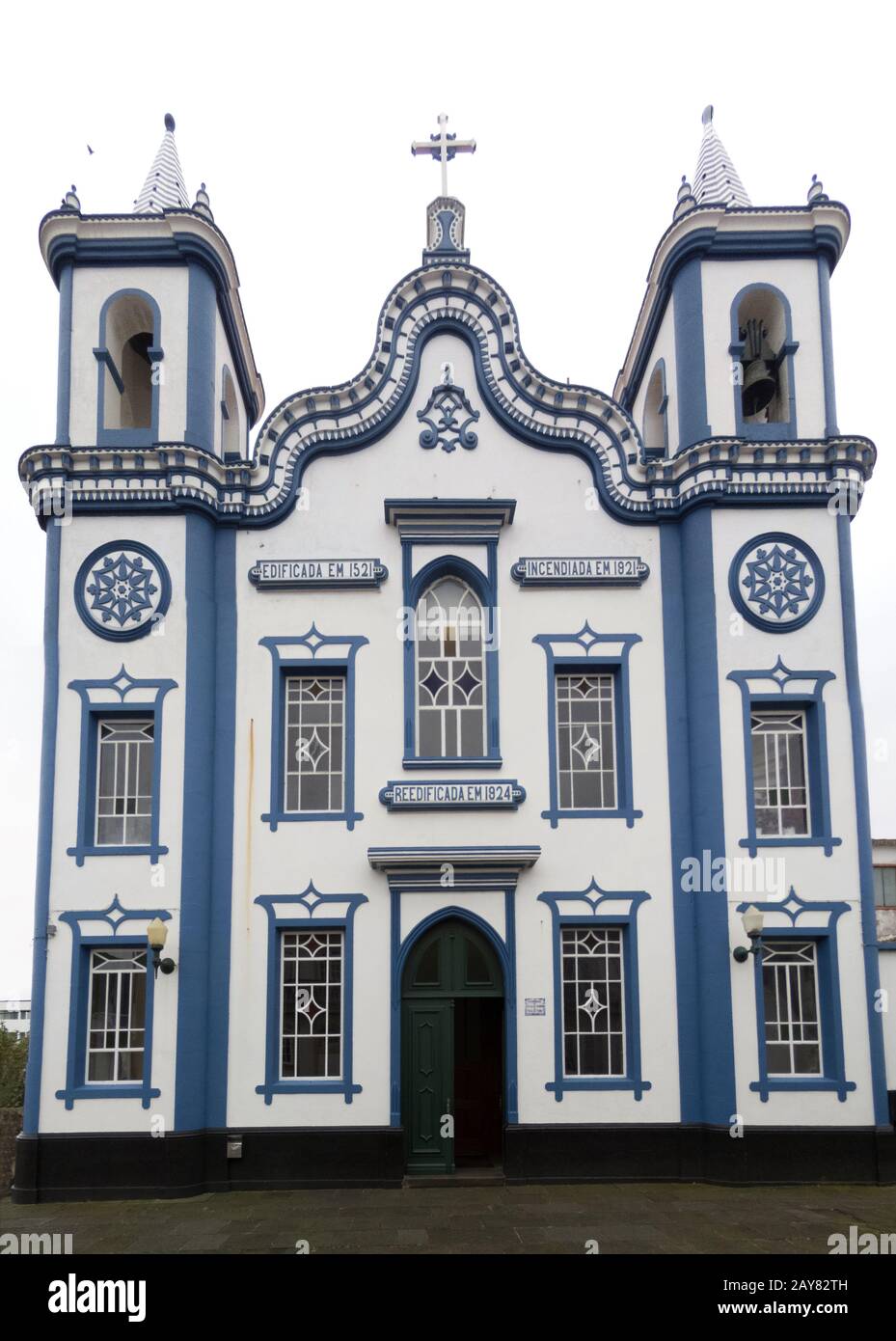 Igreja do senhor da cruz -Fotos und -Bildmaterial in hoher Auflösung – Alamy