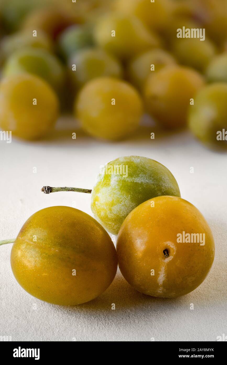 Small yellow fruits -Fotos und -Bildmaterial in hoher Auflösung – Alamy