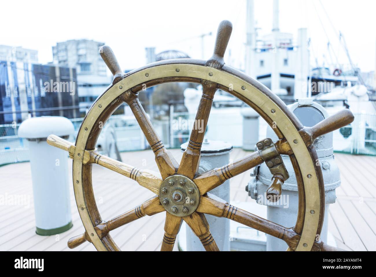Steuerrad schiff -Fotos und -Bildmaterial in hoher Auflösung – Alamy