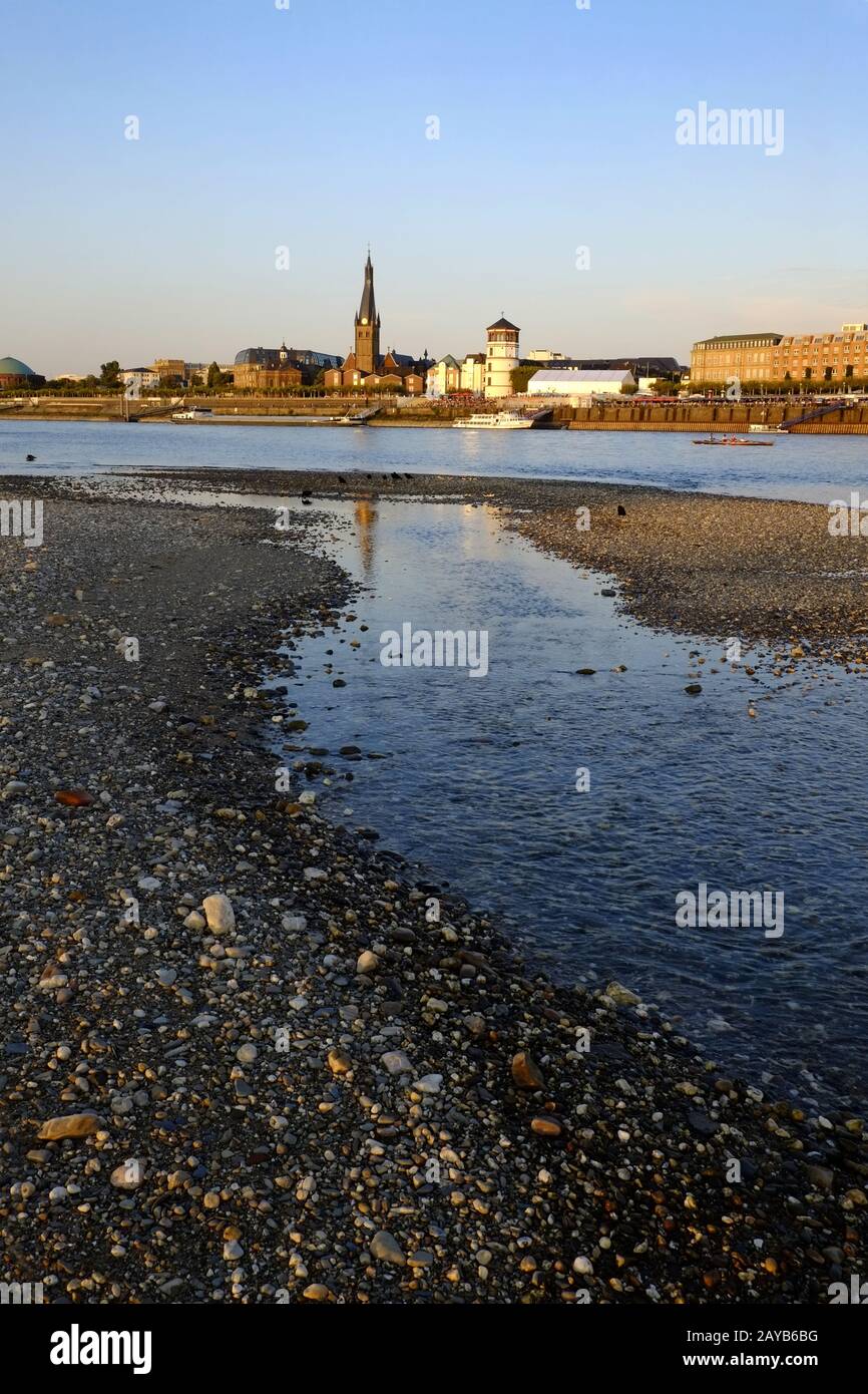 Flacher oder niedriger wasserstand -Fotos und -Bildmaterial in hoher ...