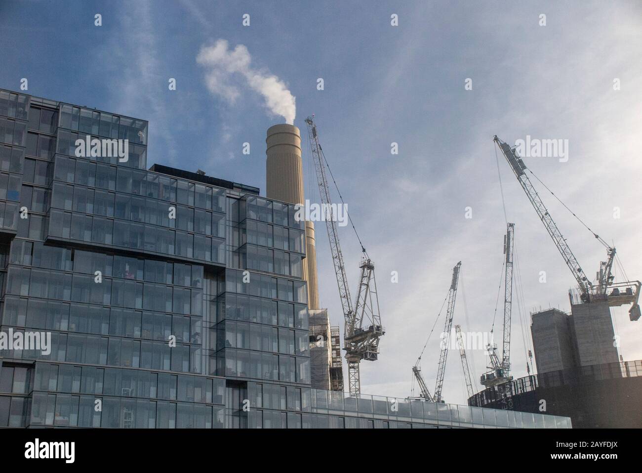 Dampf und Wasserdampf werden erstmals seit Jahrzehnten aus einem der ...