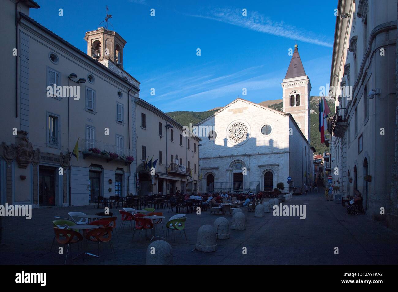 Gualdo taldino altstadt -Fotos und -Bildmaterial in hoher Auflösung – Alamy