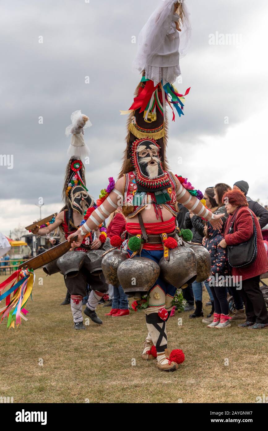 Elin Pelin, Bulgarien - 15. Februar 2020: Maskenfest in Elin Pelin ...