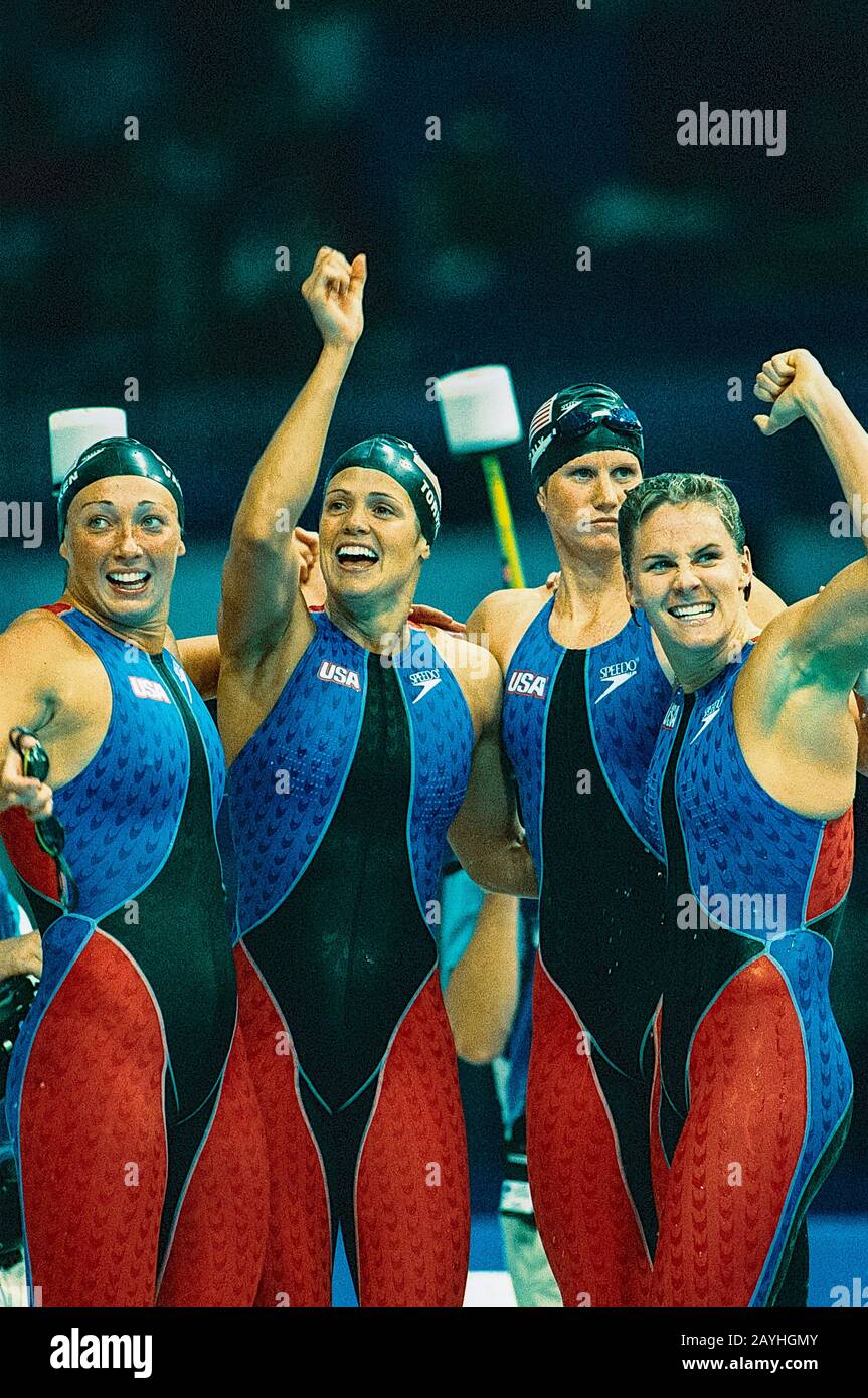 Goldmedaillenwinnig USA 4X100 Staffel l-R Amy Van Dyken, Dara Torres ...