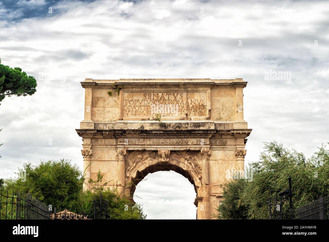 Titusbogen im forum romanum -Fotos und -Bildmaterial in hoher Auflösung ...