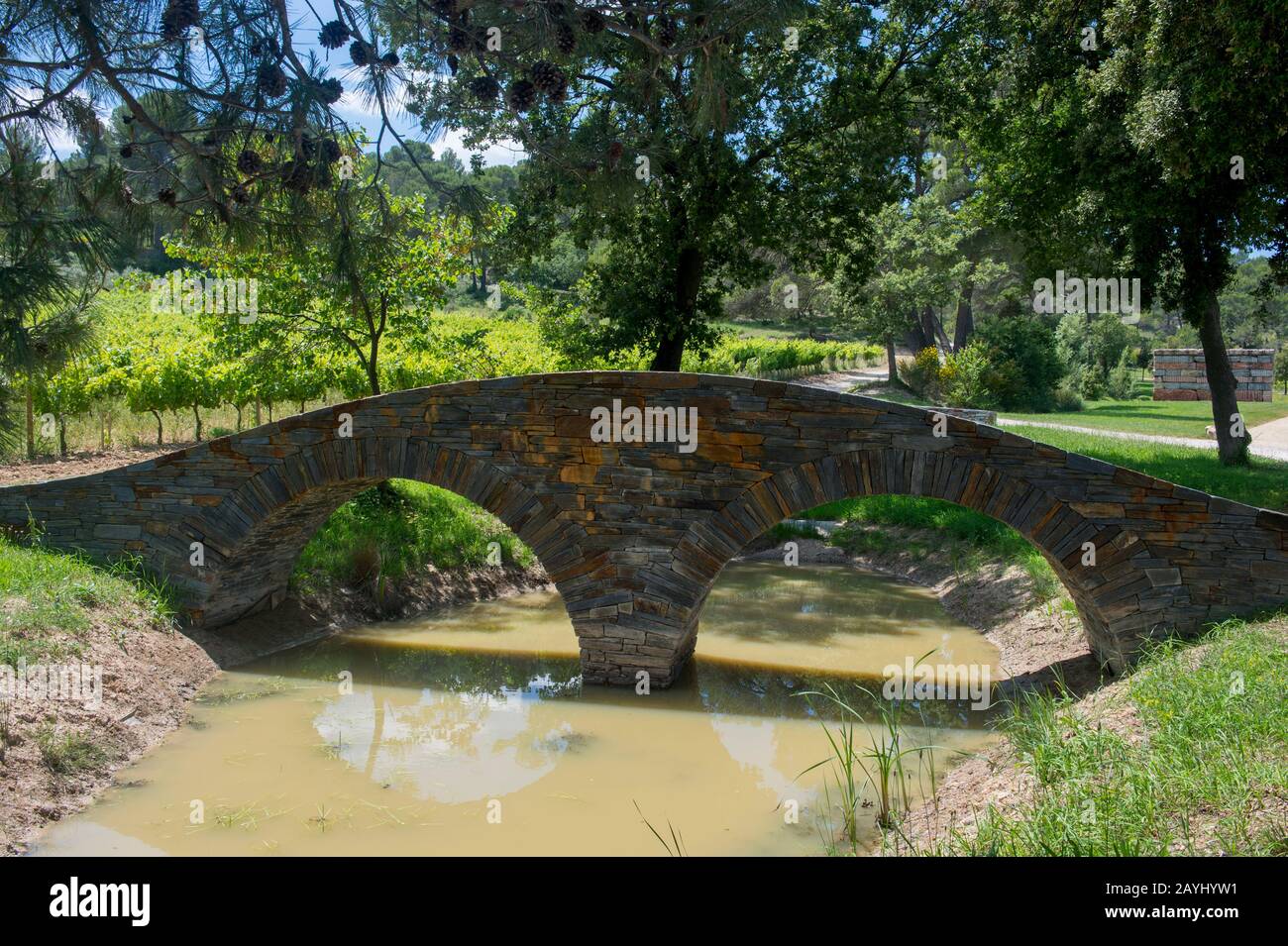 Donegal (Brücken) von Larry Neufeld im Chateau la Coste bei Aix-en ...