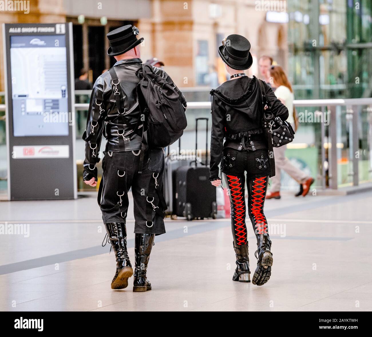 Heavy metal fans -Fotos und -Bildmaterial in hoher Auflösung – Alamy