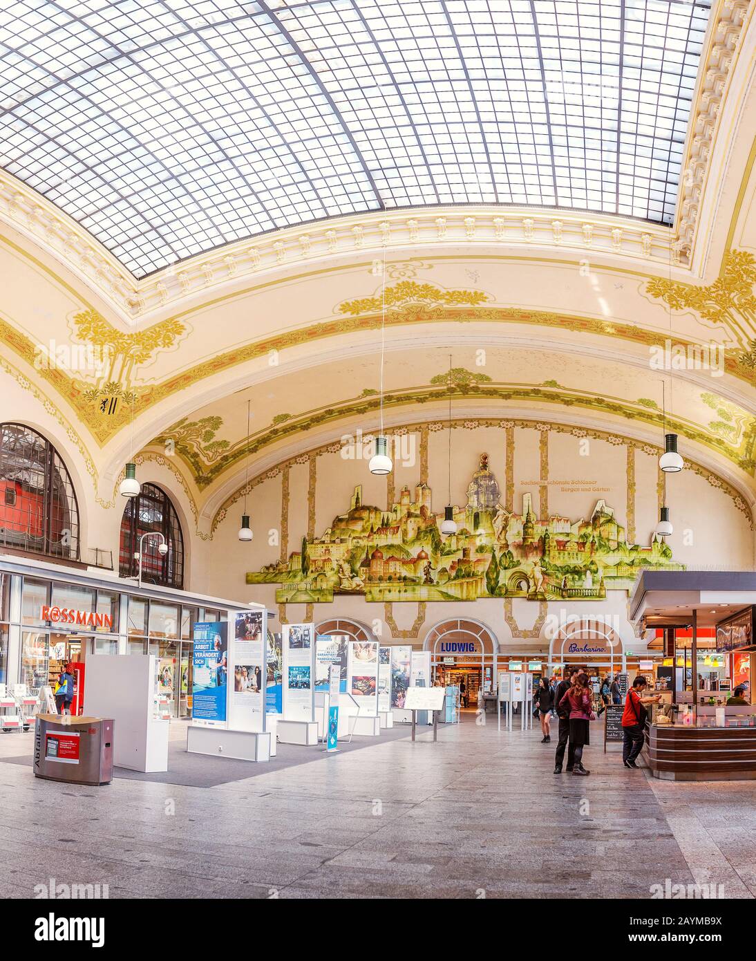 Dresden hauptbahnhof -Fotos und -Bildmaterial in hoher Auflösung – Alamy
