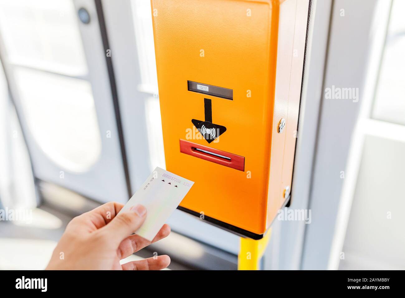 Transport ticket validation machine -Fotos und -Bildmaterial in hoher ...