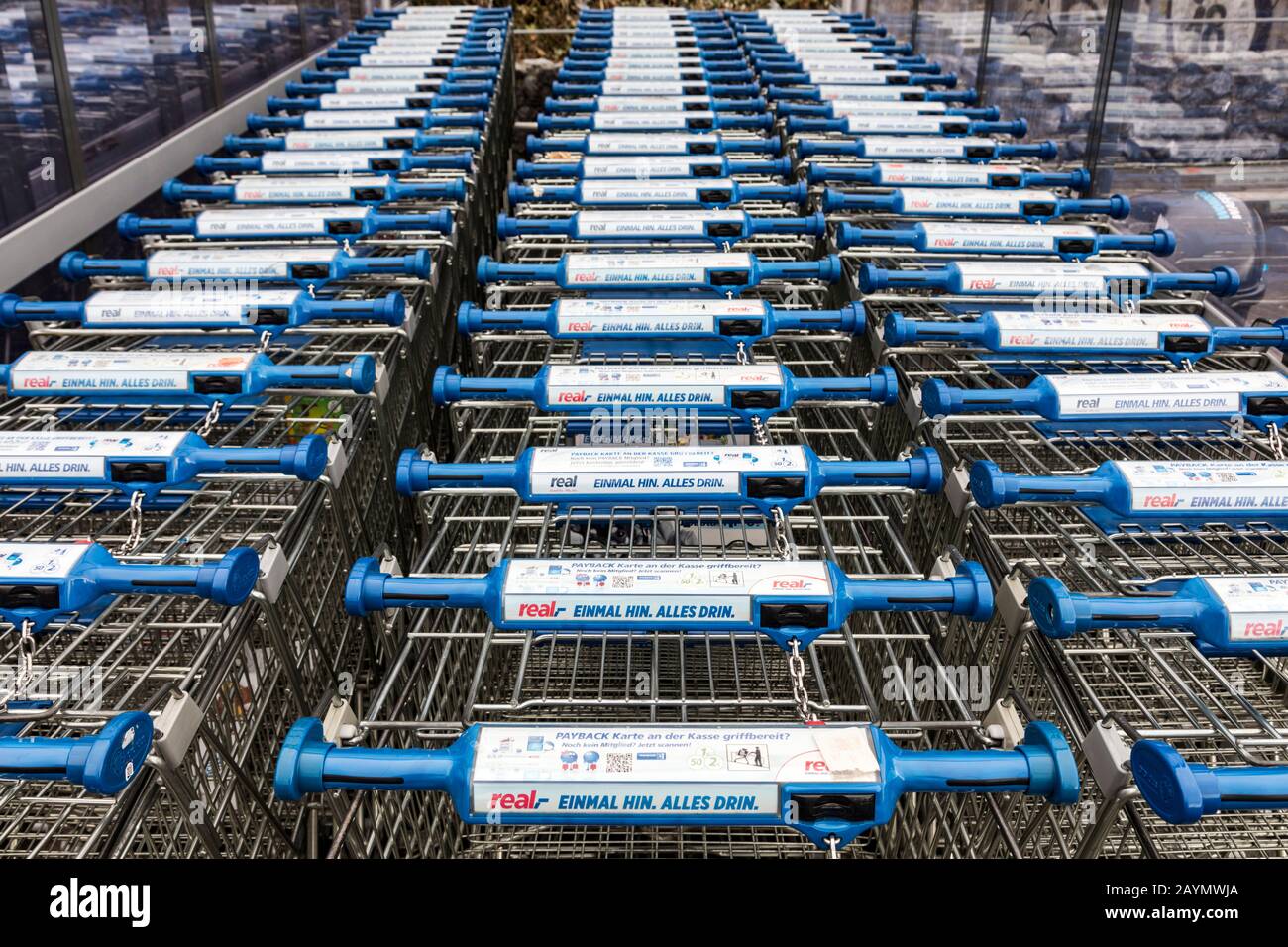 Supermarkt lager deutschland -Fotos und -Bildmaterial in hoher ...