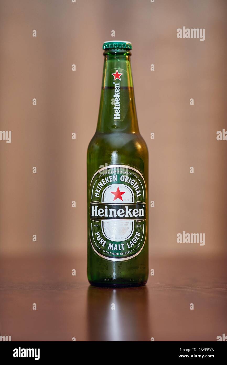 Heineken bierflasche -Fotos und -Bildmaterial in hoher Auflösung – Alamy