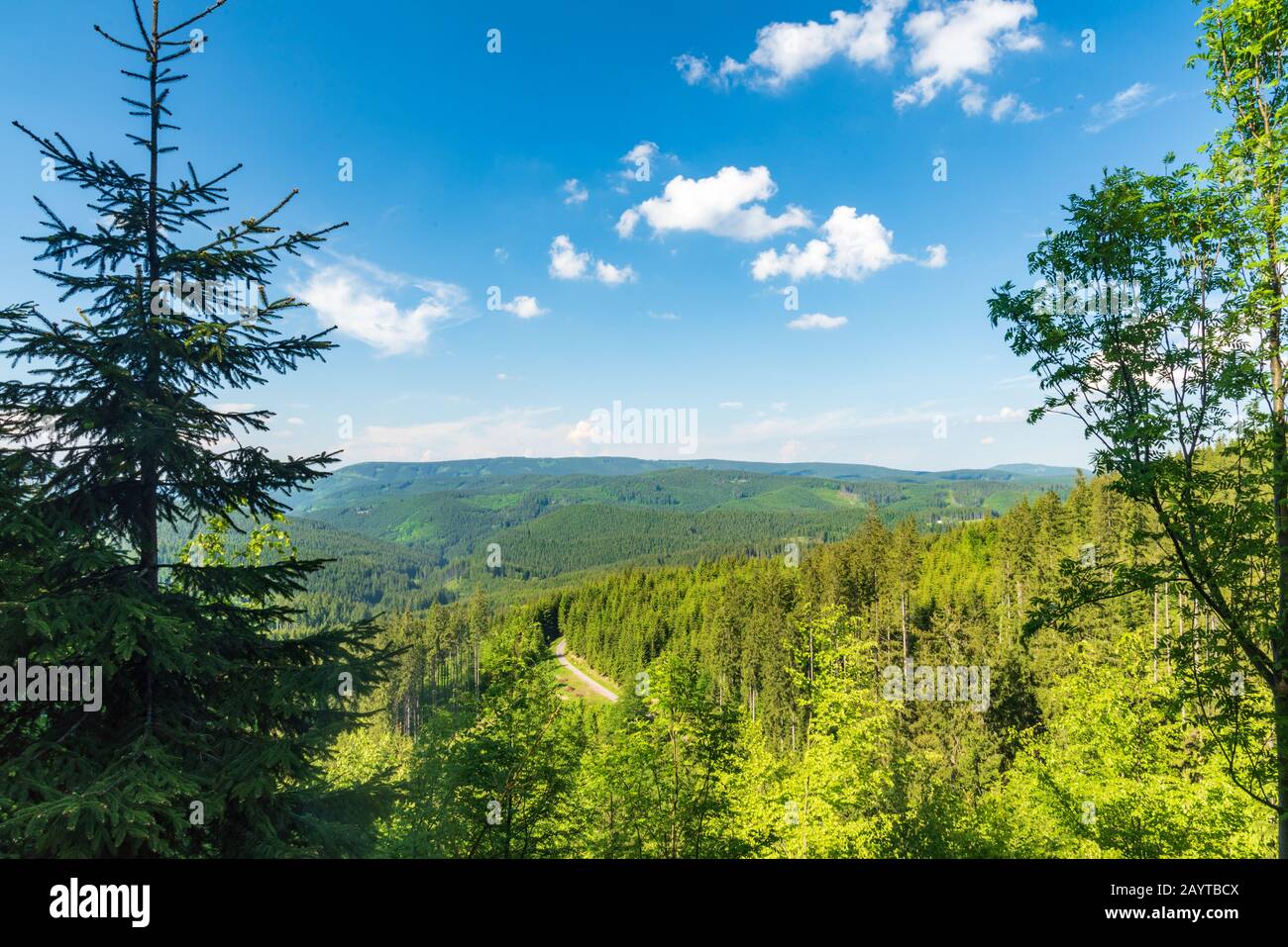Moravskoslezske Beskydy Berge oberhalb des Dorfes Moravka in Tschechien ...