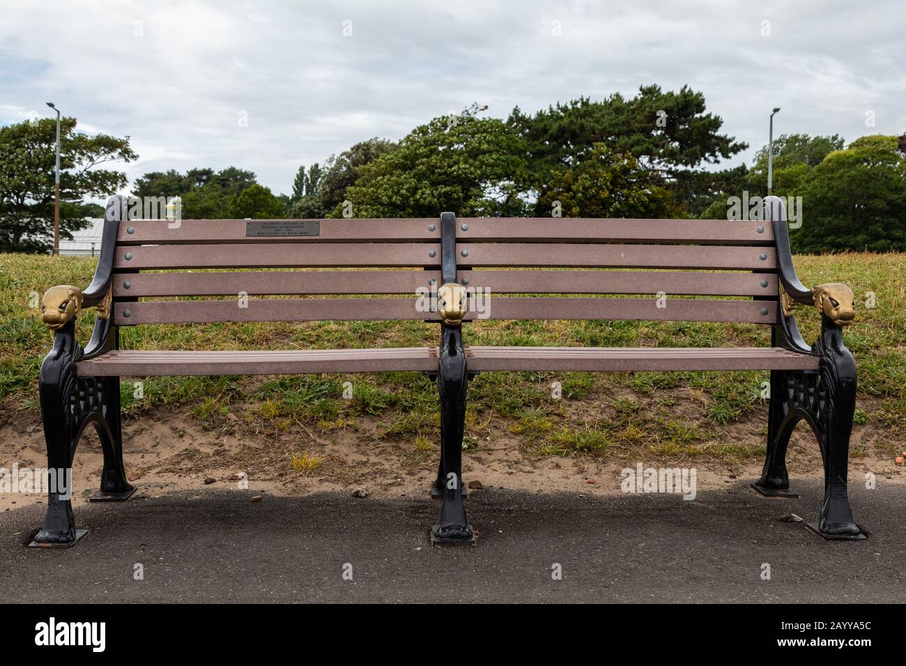 Gusseisen bank -Fotos und -Bildmaterial in hoher Auflösung – Alamy