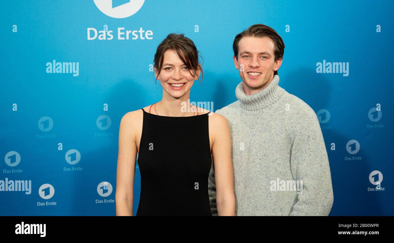 Hamburg, Deutschland. Februar 2020. Die Schauspieler Jannis Niewöhner ...