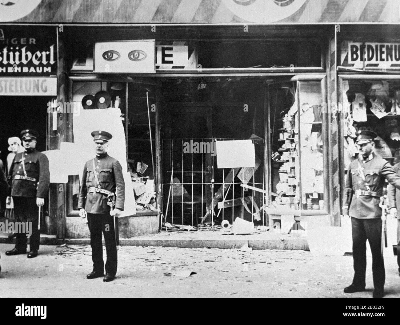 Kristallnacht Broken Stockfotos und -bilder Kaufen - Alamy