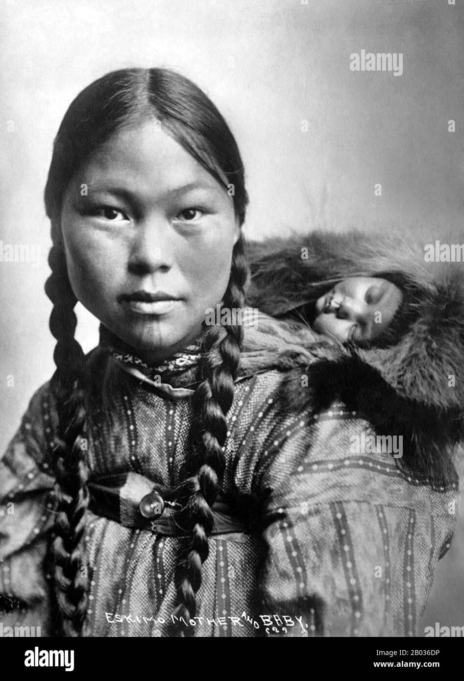 Portrait of inuit woman Schwarzweiß-Stockfotos und -bilder - Alamy
