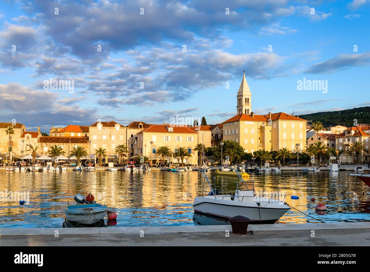 Supetar auf der Insel Brac in der Nähe von Split, Kroatien. Kleine ...