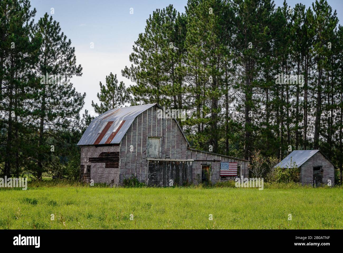 Gambrel dach scheune -Fotos und -Bildmaterial in hoher Auflösung – Alamy