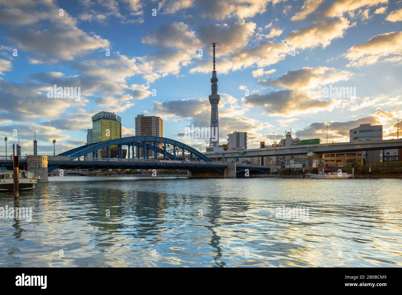 Tokyo skytree tall tower -Fotos und -Bildmaterial in hoher Auflösung ...
