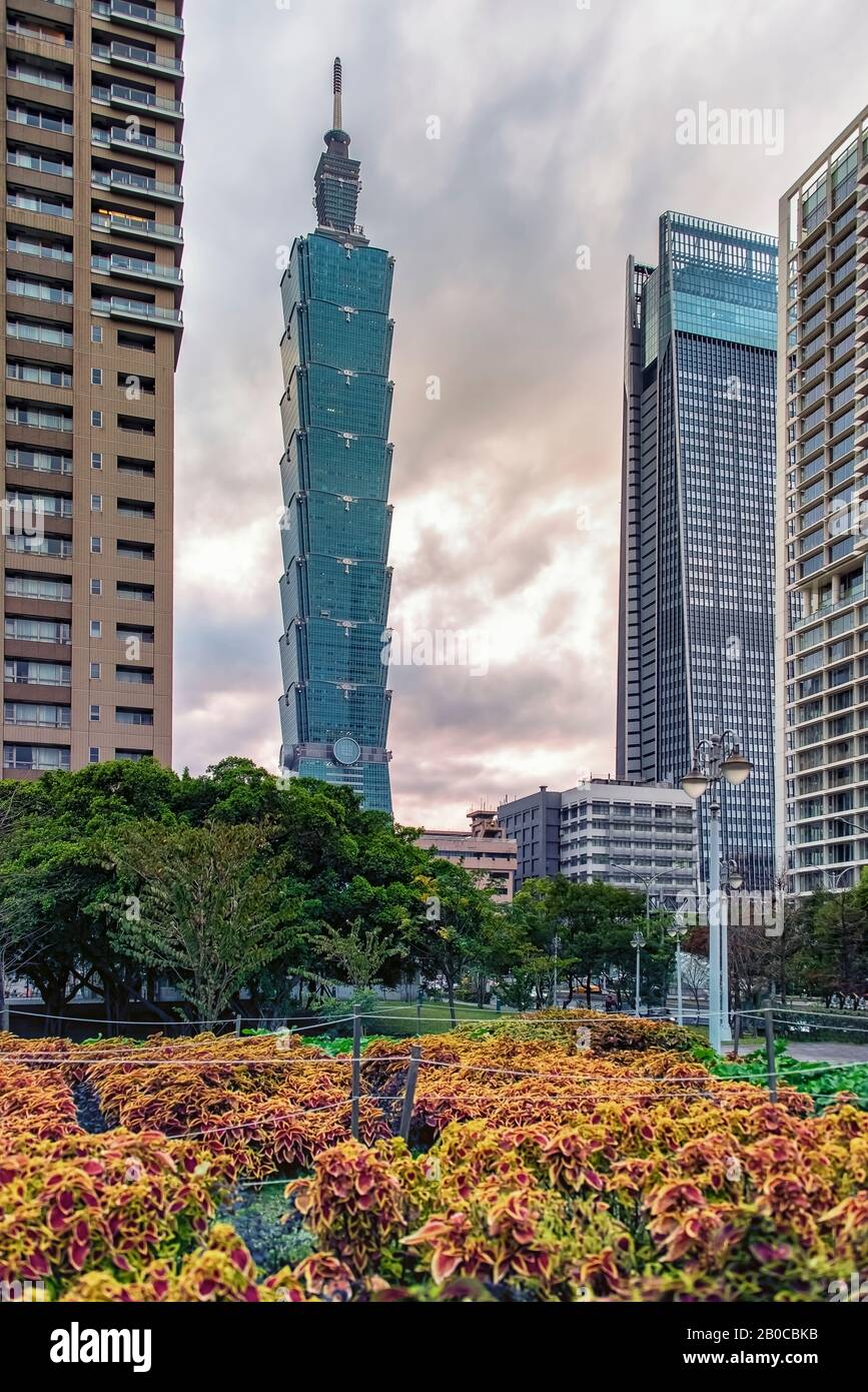Skyline der stadt und taipei 101 -Fotos und -Bildmaterial in hoher Auflösung – Alamy