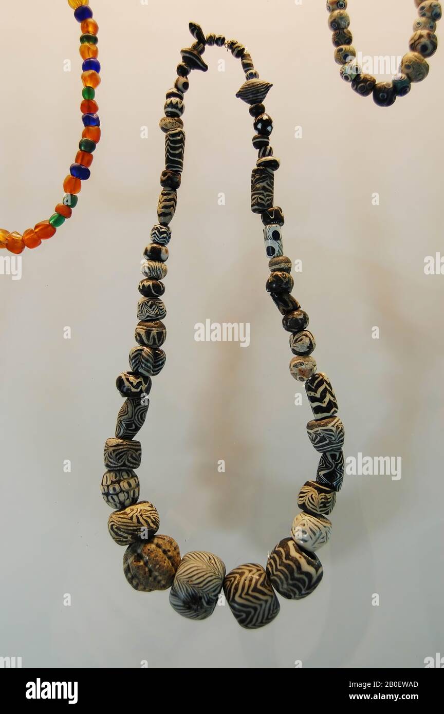 Mainly black -Fotos und -Bildmaterial in hoher Auflösung – Alamy