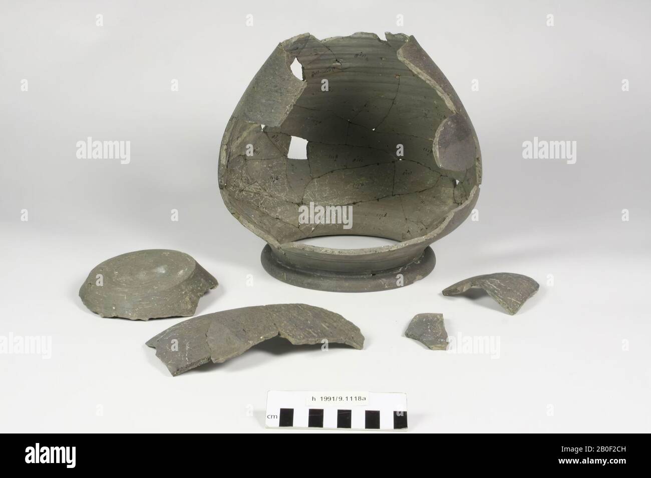 Raubwandiger kochtopf -Fotos und -Bildmaterial in hoher Auflösung – Alamy