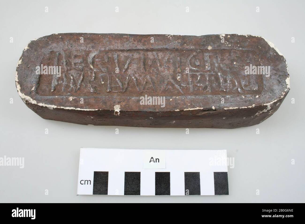 Gussteil in farbigem Gips der Beschriftung auf einem römischen ...