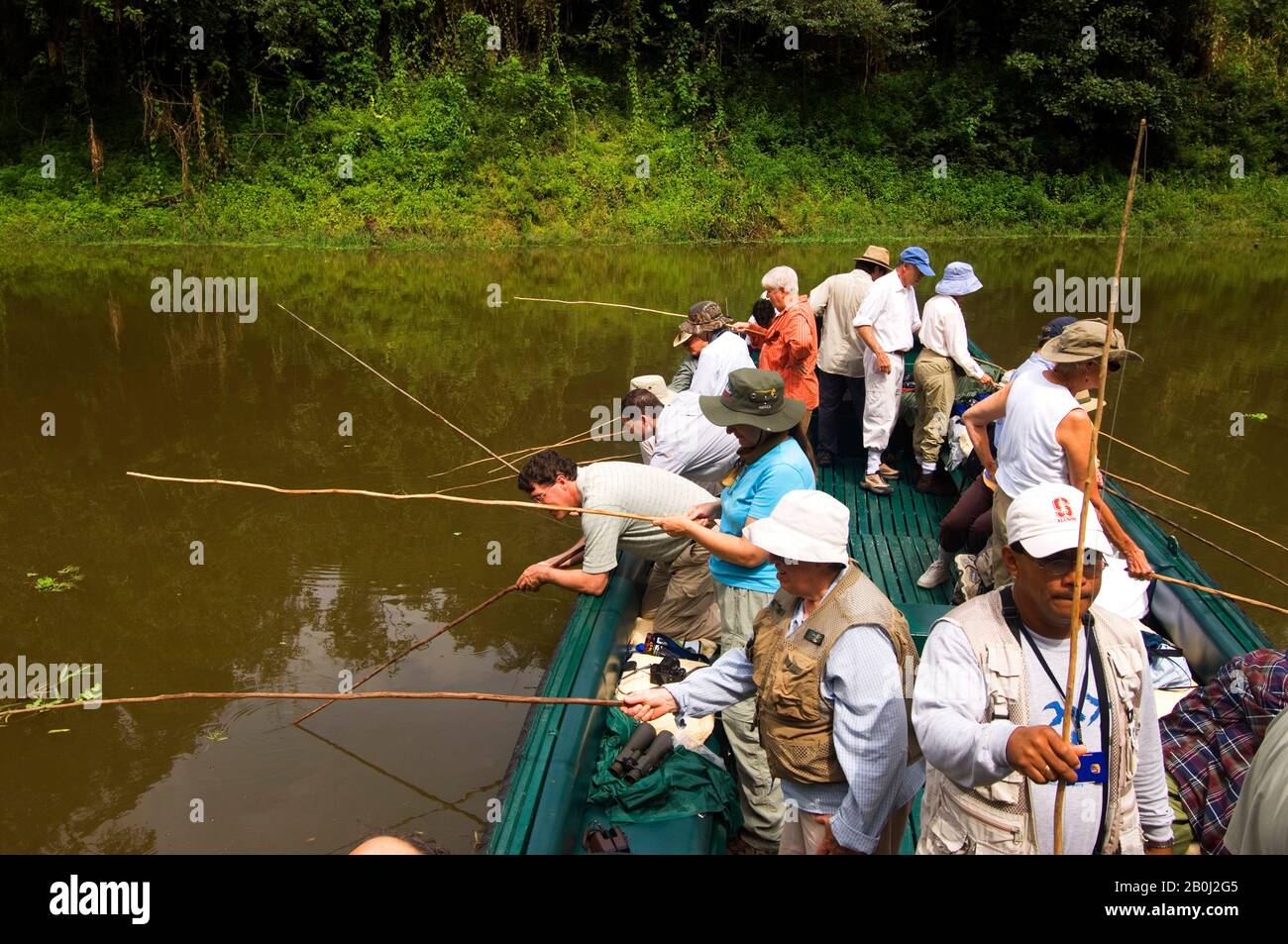 Peruanische touristen und kleines boot -Fotos und -Bildmaterial in ...