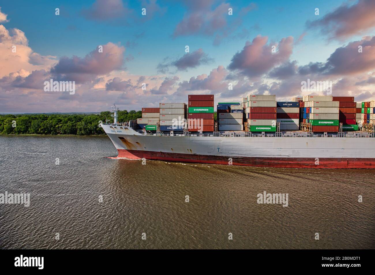 Frachtcontainer auf dem schiff -Fotos und -Bildmaterial in hoher ...