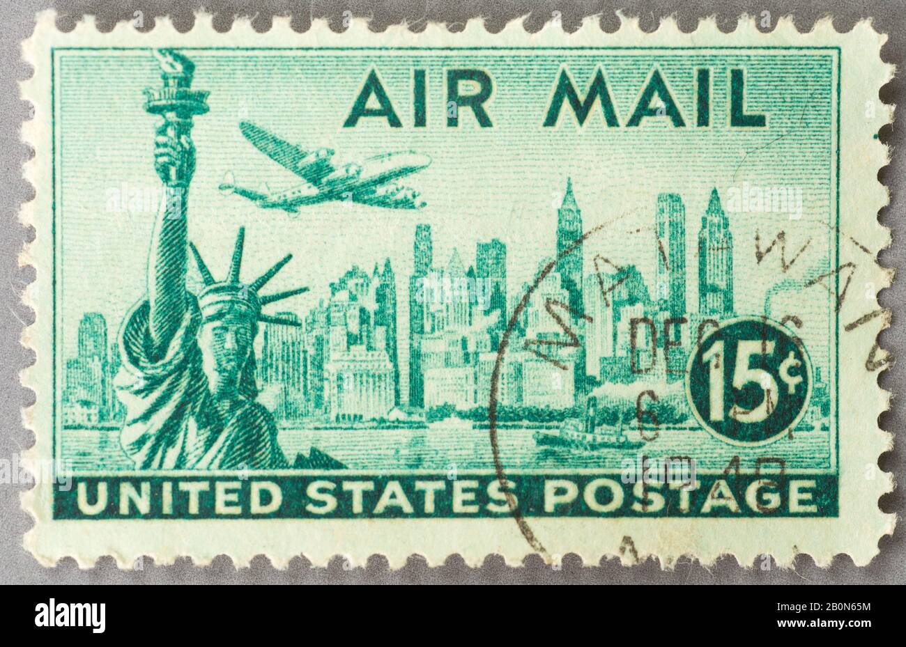 Eine US-amerikanische Airmail-Briefmarke aus dem Jahr 1947 mit ...