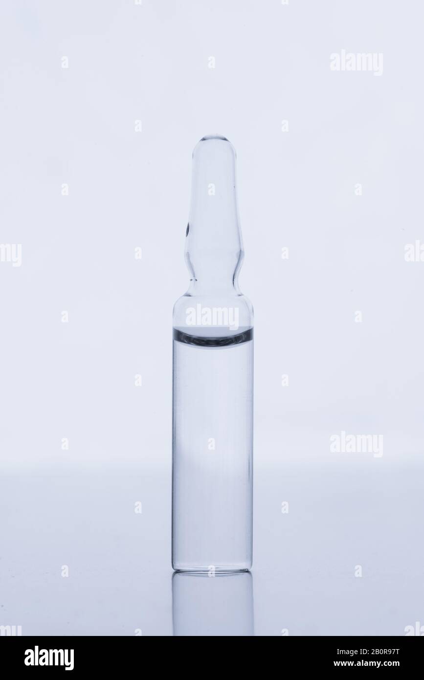 Glass ampoule -Fotos und -Bildmaterial in hoher Auflösung – Alamy