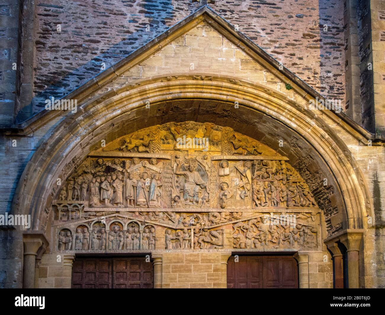 Sainte foy abteikirche tympanon -Fotos und -Bildmaterial in hoher ...